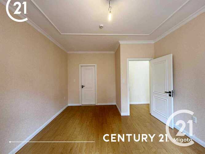 Hunnu 2222 хотхон 2-р ээлжинд 3 өрөө худалдана.