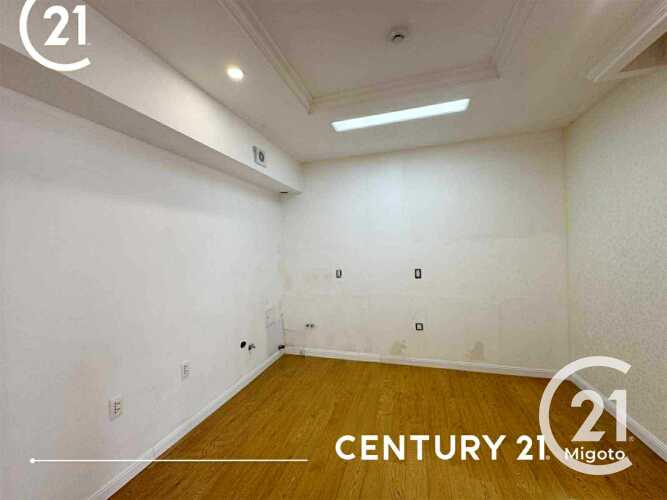 Hunnu 2222 хотхон 2-р ээлжинд 3 өрөө худалдана.